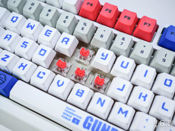 It's GUNDAM！ikbc Z98 高达1.0键盘体验|设计|ikbc_新浪新闻