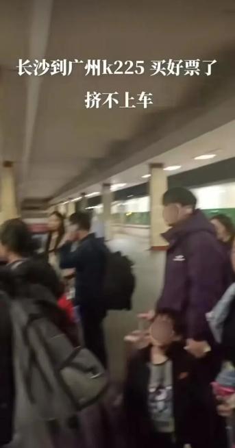 官方通報「旅客擠不上K225次列車」 - 新浪香港
