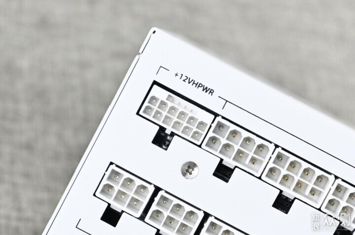 安鈦克NE1000金牌全模組電源白色版開箱 - 新浪香港