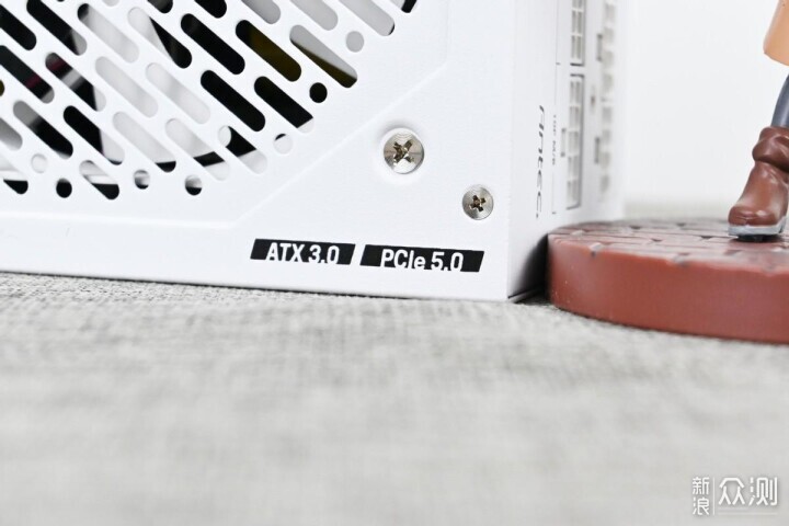 安鈦克NE1000金牌全模組電源白色版開箱 - 新浪香港