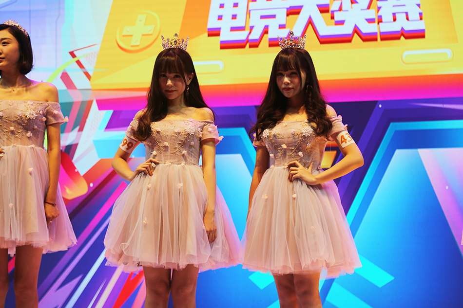 2018ChinaJoy进行时：今年的showgirl什么样_新浪游戏_手机新浪网