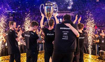 Falcons晒m0NESY与NiKo合照-新浪电竞_电竞赛事_直播报道_新浪电子竞技