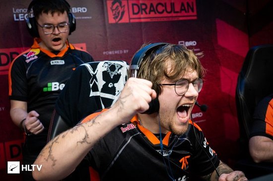 Fnatic斩获DraculaN S1冠军-新浪电竞_电竞赛事_直播报道_新浪电子竞技