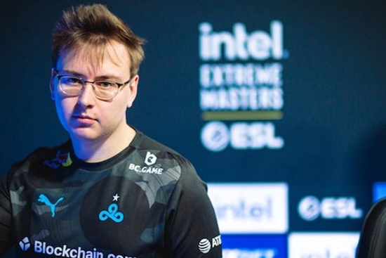 Ax1Le：从0-2逆袭至3-0的感觉太棒了-新浪电竞_电竞赛事_直播报道_新浪电子竞技