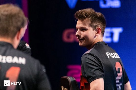 FaZe拍摄阿布扎比定妆照 frozen身穿11号队服-新浪电竞_电竞赛事_直播报道_新浪电子竞技