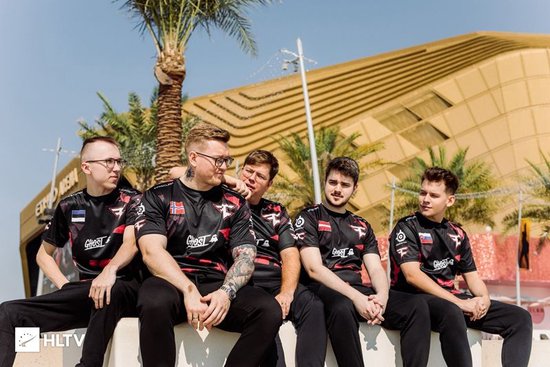 FaZe拍摄阿布扎比定妆照 frozen身穿11号队服-新浪电竞_电竞赛事_直播报道_新浪电子竞技