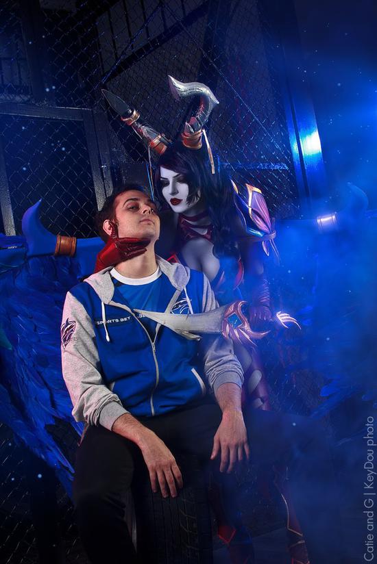 俄罗斯美女Cos《Dota2》痛苦女王 太性感让人把持不住_新浪游戏_手机新浪网