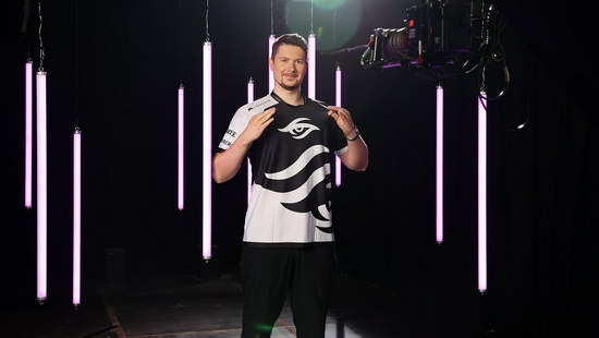 Ephey成为第一位参加TI10女性_新浪游戏_手机新浪网