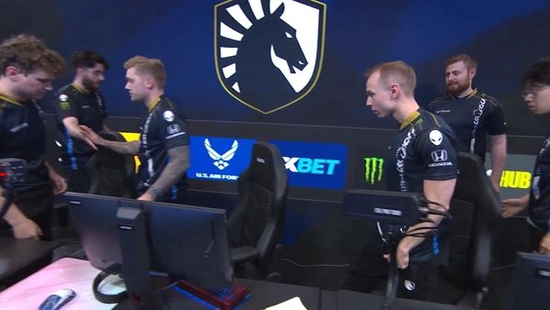 EPL S16：无限猖狂！Liquid 2-1击败fnatic-新浪电竞_电竞赛事_直播报道_新浪电子竞技