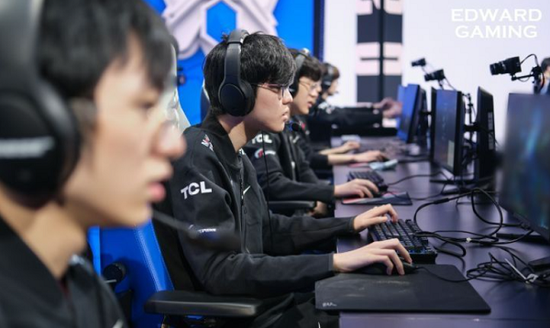 冠军皮肤+同款雷蛇外设，EDG BUFF助你在峡谷战无不胜-新浪电竞_电竞赛事_直播报道_新浪电子竞技