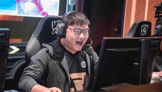 Uzi天选本命VN轻松拿下FB，RNG提前锁定八强名额-新浪电竞_电竞赛事_直播报道_新浪电子竞技