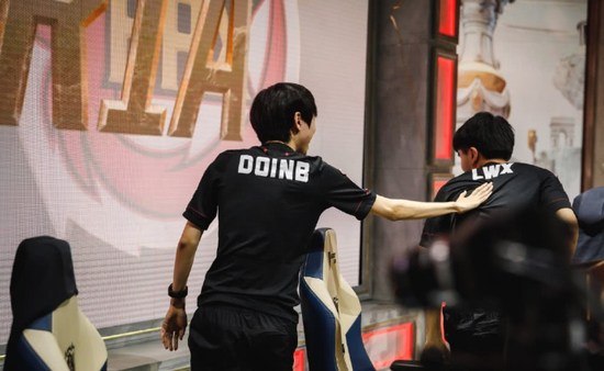 德云色解说S9：TheShy名场面再现难救主 致命失误断送决赛梦-新浪电竞_电竞赛事_直播报道_新浪电子竞技