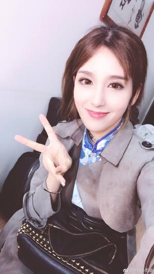 最美LOL解说Rita生活照！颜值高身材好_新浪游戏_手机新浪网