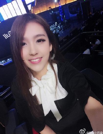 最美LOL解说Rita生活照！颜值高身材好_新浪游戏_手机新浪网