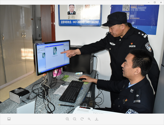 大兴安岭塔河县公安局民警加格达奇区为重残群众办理身份证_新浪黑龙江_新浪网