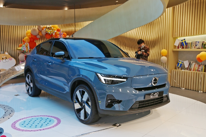 都市质感更浓 沃尔沃C40 RECHARGE实拍-新浪汽车