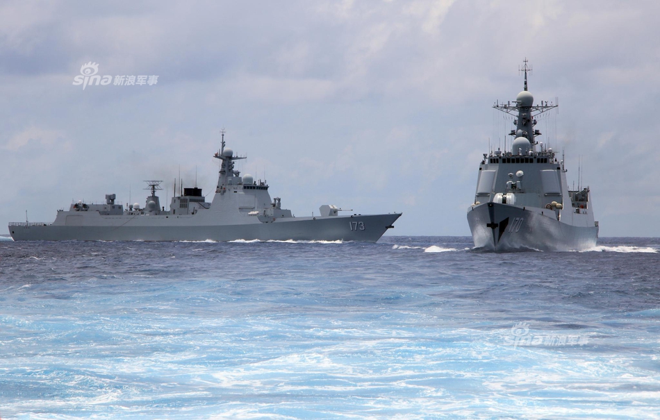 Type 052D and 052C destroyers of the PLAN on an exercise, June 6 2017 ...