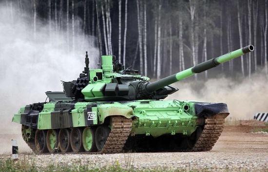 俄军大规模换装最新型T72 3大性能与中国96B尚有差距_手机新浪网