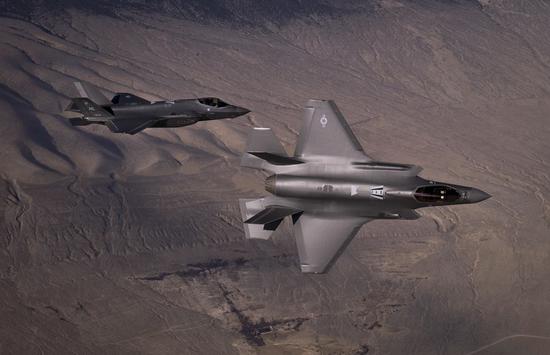 美F35战机再获一"黑科技" 能抢飞行员控制权防坠机_手机新浪网