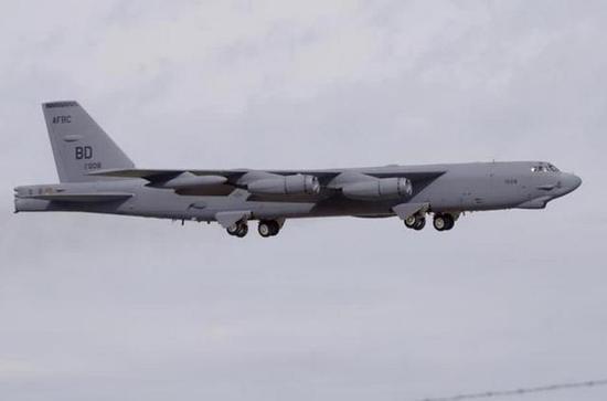 美军B52轰炸机从已服役60多年 为何至今未完全退役_手机新浪网