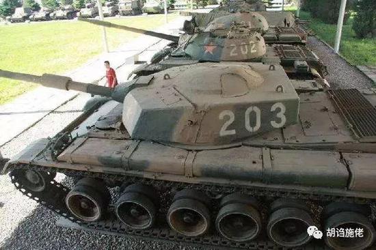 本为三代坦克专属的125炮 怎么就上了二代122坦克？_手机新浪网