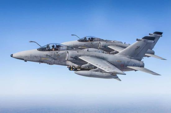 巴西曾与意大利合造轻型攻击机 技术含量超中国飞豹|攻击机|导航|飞豹_新浪军事_新浪网