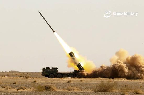 新疆军区精练高原远火打击能力 三天两款新装备曝光_手机新浪网