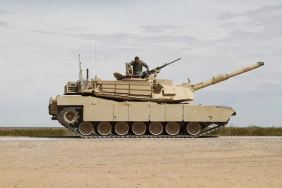 一次主炮误击让人看清美M1A2的强大 幸亏中国有99A|M1A2_新浪军事_新浪网