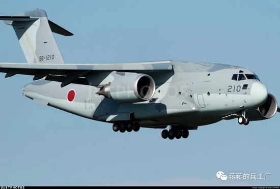 日本C-2运输机亮相迪拜航展 想寻求出口却一事无成_手机新浪网