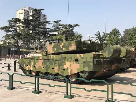 中国赴俄军演99坦克配附加装甲 防御能力超600毫米|中国|坦克|俄军_新浪军事_新浪网