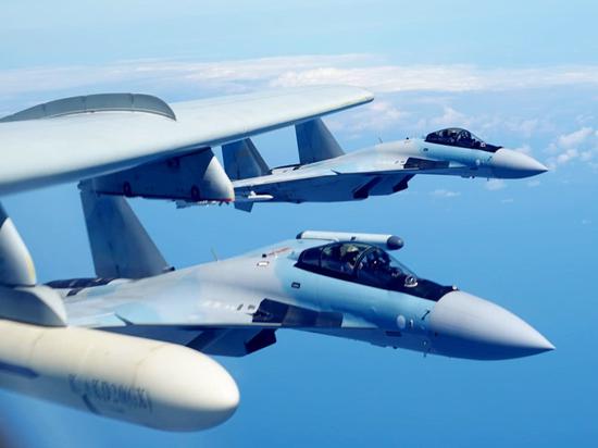 苏57迎来防空导弹拦截神器 如歼20配备PL15空空导弹_手机新浪网