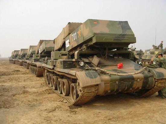 中国新一代122火箭炮用上高能推进剂 射程翻了1倍多|中国|武器_新浪军事_新浪网