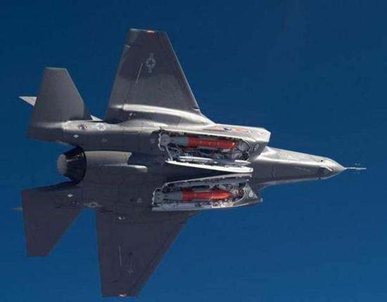 美F35机腹与我FC31对比显工艺差距 或系设计定位不同_手机新浪网