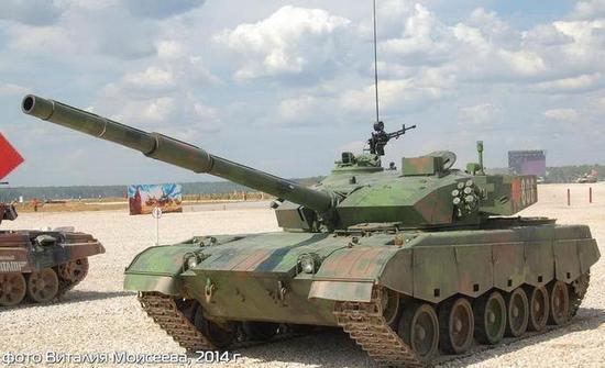 中国最新坦克高调首秀 闯荡海外_手机新浪网