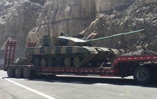 中国最新坦克高调首秀 闯荡海外_手机新浪网