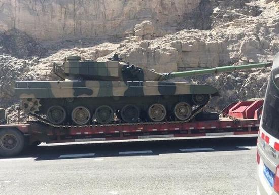 中国最新坦克高调首秀 闯荡海外_手机新浪网