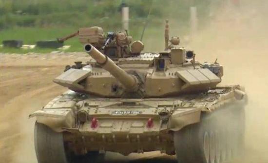 印度拥3千辆坦克战力如何 解放军因地域限制无优势_手机新浪网