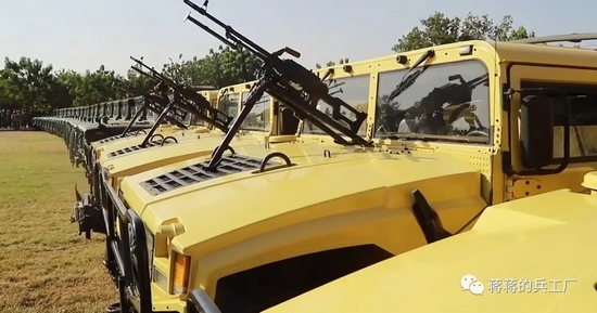 马里军队接收中国VN2C防雷装甲车 可抗8千克爆炸物|马里|中国|装甲车_新浪军事_新浪网