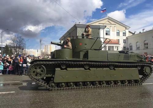 俄罗斯这次阅兵真是拼了 花大价钱复制一款老爷坦克_手机新浪网