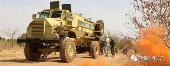 马里军队接收中国VN2C防雷装甲车 可抗8千克爆炸物|马里|中国|装甲车_新浪军事_新浪网