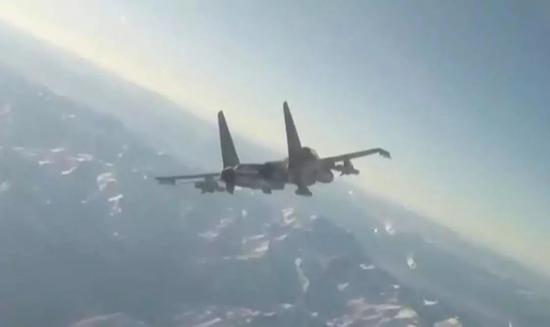 我军歼10C挂KD88导弹亮相 却暴露气动架构先天缺陷|中国|中程导弹|战机_新浪军事_新浪网