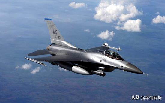 中国歼10C战斗力达到准五代机水准 但一性能不如F16|歼10|F16|战斗机_新浪军事_新浪网