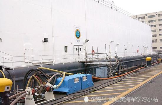 中国为航母配备专门保障船 美军却用无动力驳船替代_手机新浪网