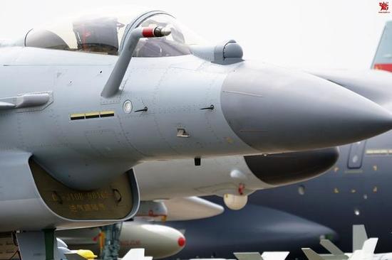 歼10B的光电雷达比歼11B更好 一处小改将战斗力拉开_手机新浪网