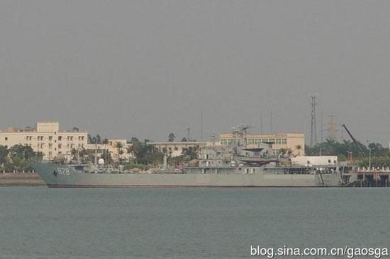 中国072登陆舰除测试电磁炮 还在南海怼过美巡洋舰_手机新浪网