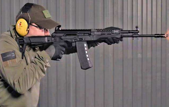 印度为何要造50万支AK203 印媒：国产步枪实在太差了_手机新浪网