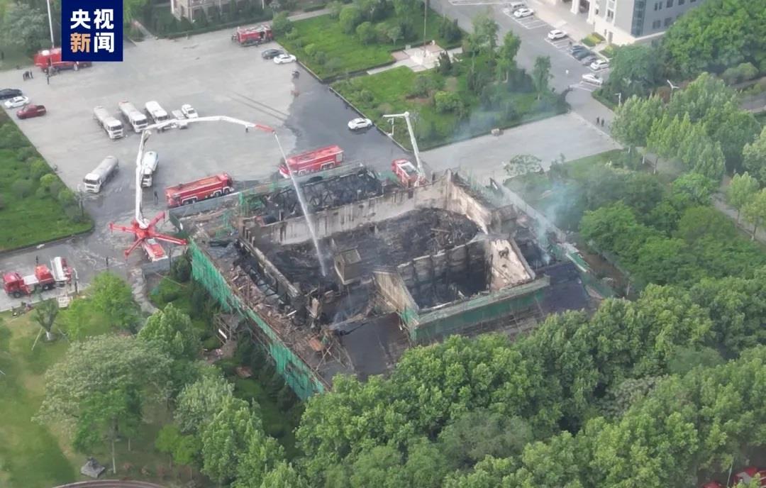 独家调查河南大学大礼堂失火事件 最新回应→ 新浪新闻