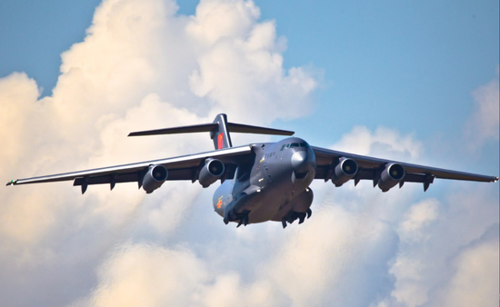 空军派运-20赴韩接运第十二批在韩志愿军烈士遗骸回国_新浪新闻