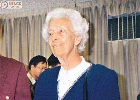 香港102岁民主斗士杜叶锡恩逝世 曾反“占中”|香港民主斗士|占中|董建华_新浪新闻