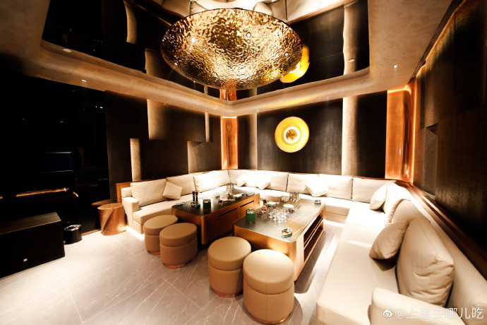 #魔都探店#📍DEEP CLUBDEEP深是首个全球Whiskey Club品牌，2021年，第一家旗舰店在上海正式启动。DEEP将氛围与态度 ...